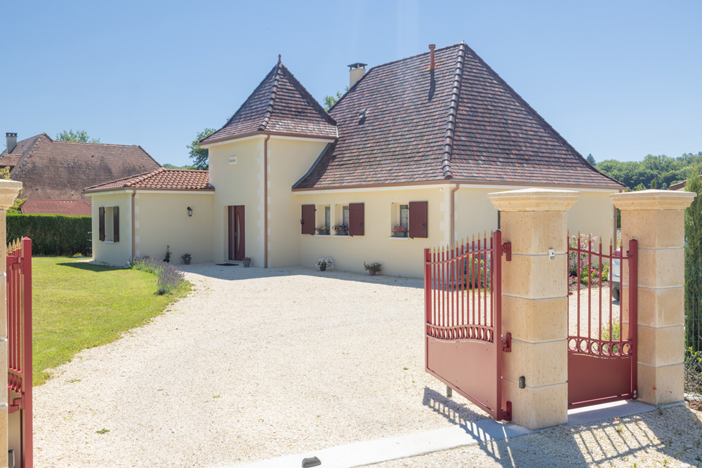 Une maison plain-pied à l’architecture typiquement périgourdine • Les ...